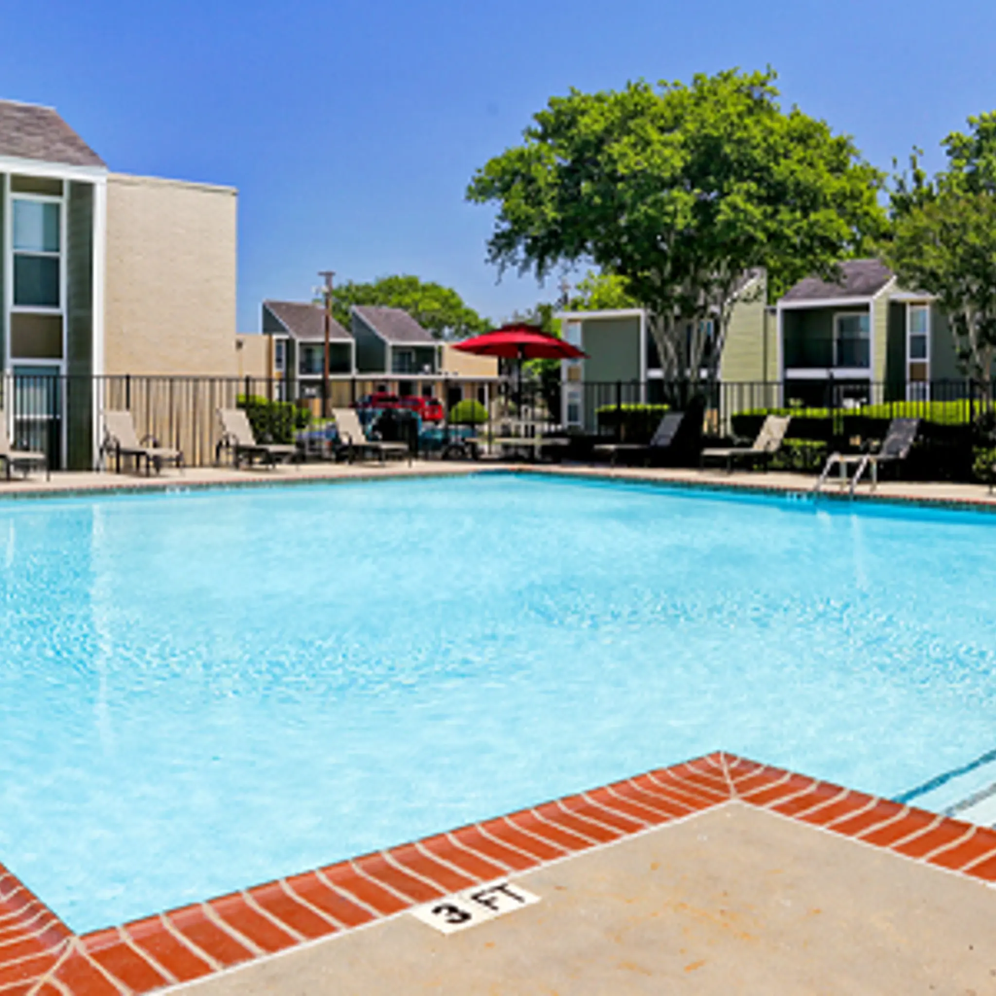 Home | Edgebrook Apartments